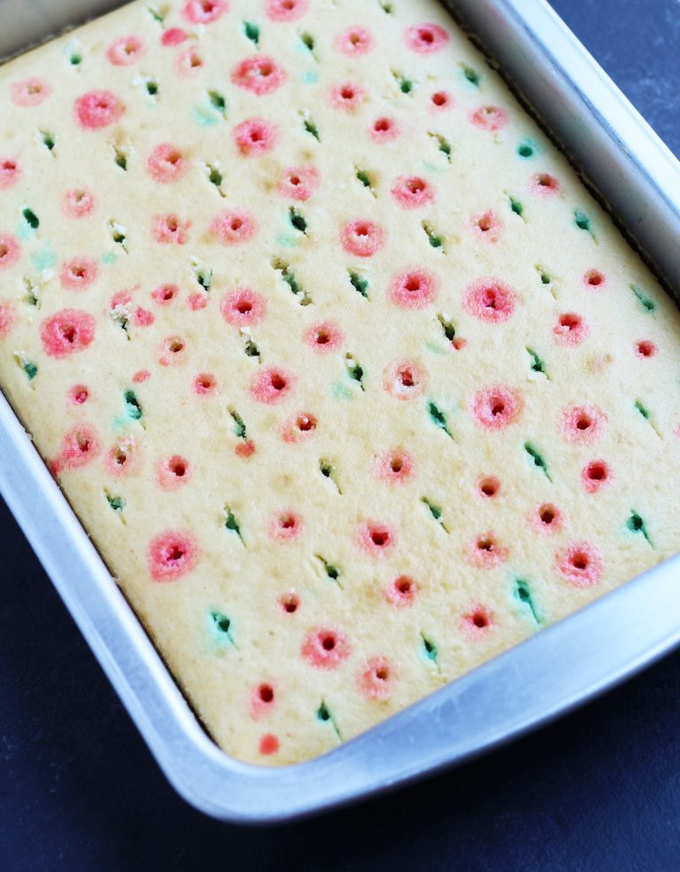 Easy Red White and Blue Jello Cake | 3 Yummy Tummies