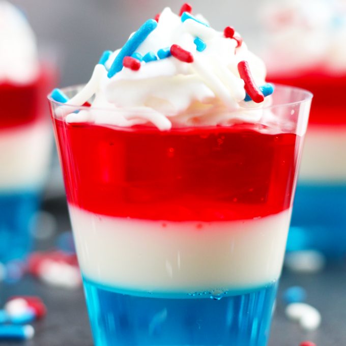Easy Red White and Blue Jello Cake | 3 Yummy Tummies